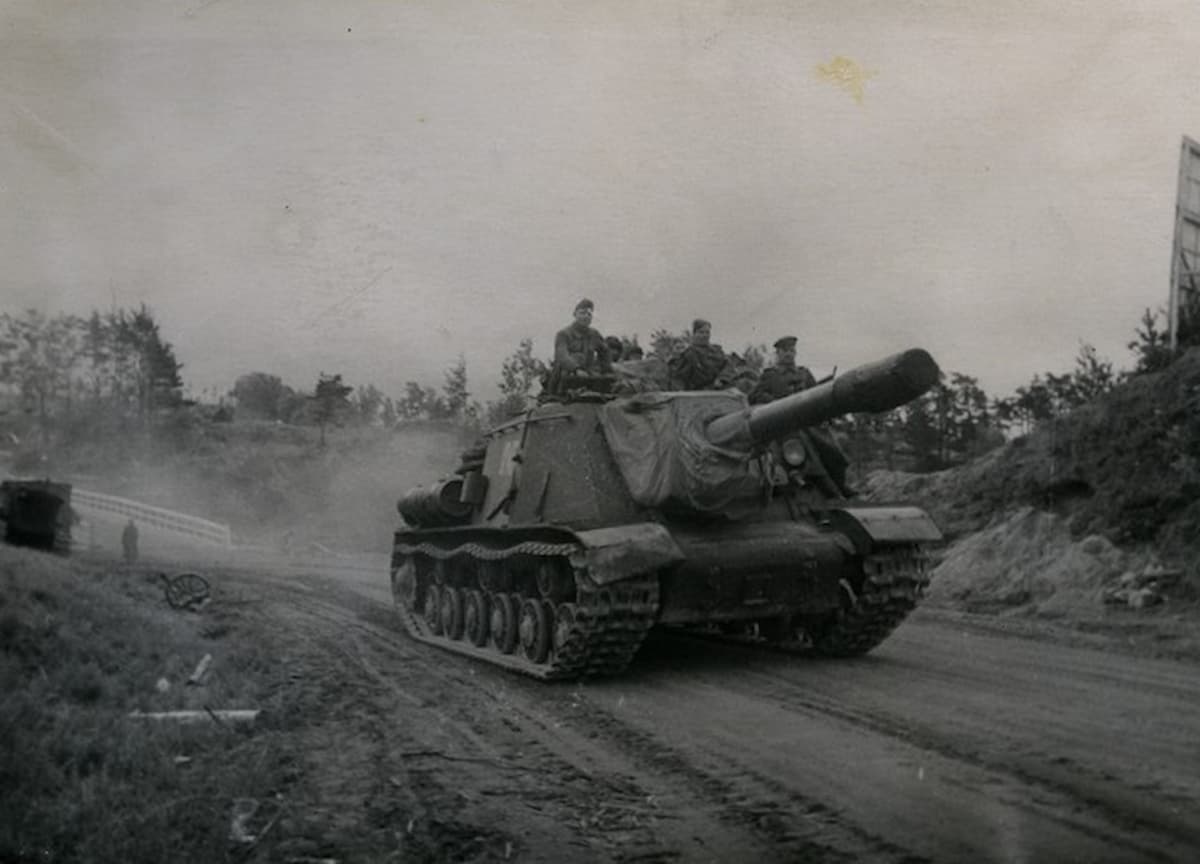 第二次大戦時の遺物T-34、IS-2戦車がロシア軍訓練場に登場│ワールドタンクニュース